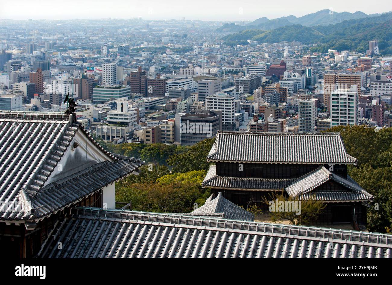Matsuyama Castle on Mount Katsuyama in the city of Matsuyama, Ehime ...