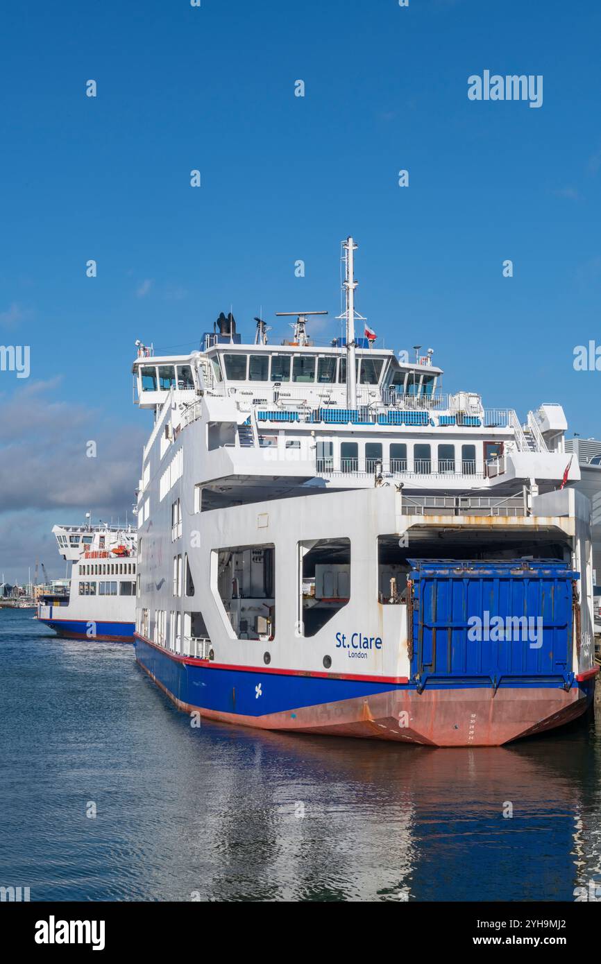 wightlink isle of wight ferries car ferry alongside at the gubnwharf ...