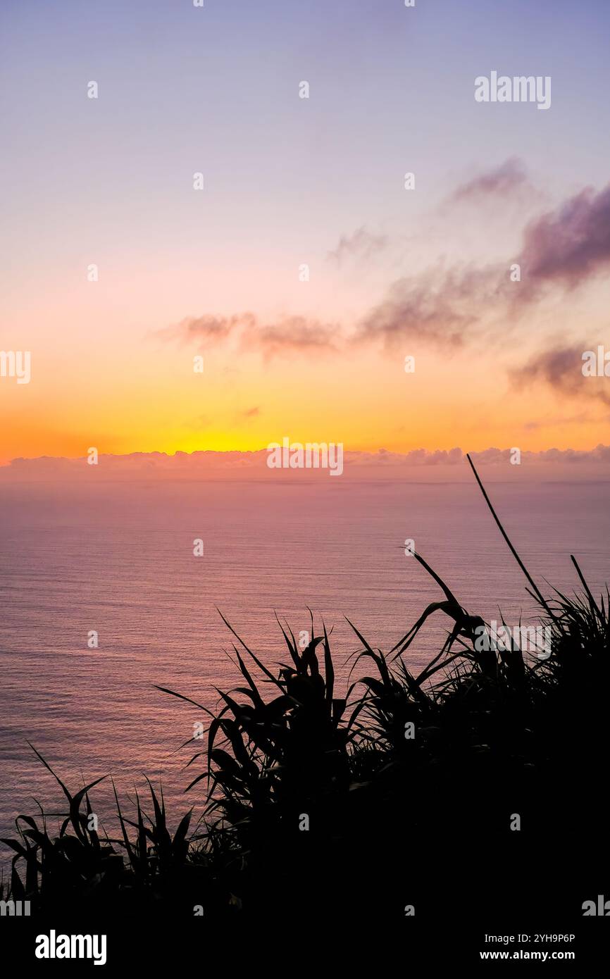 Sunset view over ocean colorful hi-res stock photography and images - Alamy