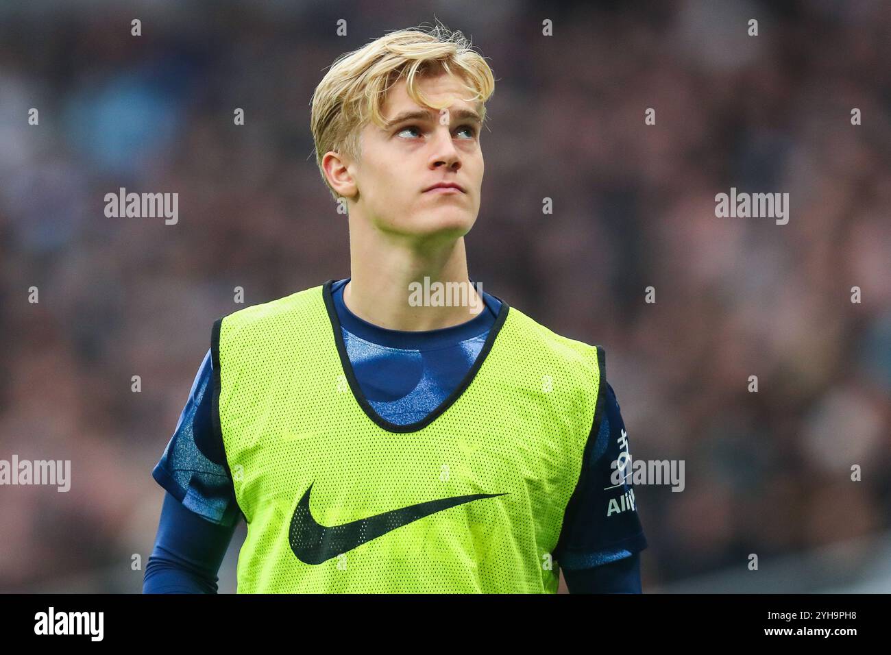 Lucas Bergvall of Tottenham Hotspur warms up during the Premier League ...