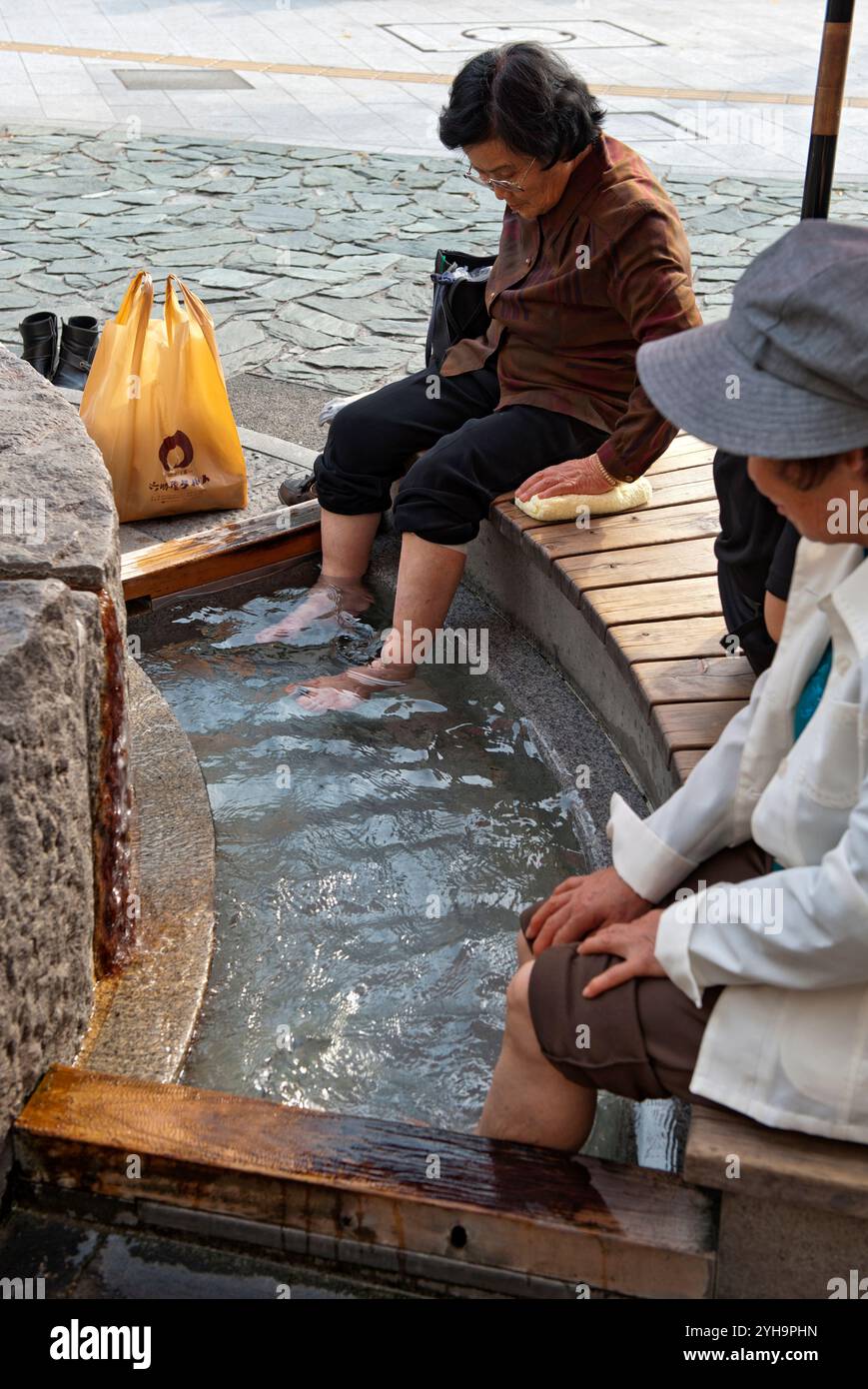 Women in onsen hot spring hi-res stock photography and images - Alamy