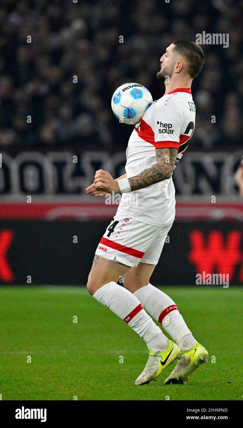 Jeff Chabot VfB Stuttgart (24) Aktion am Ball stoppt mit der Brust VfB ...