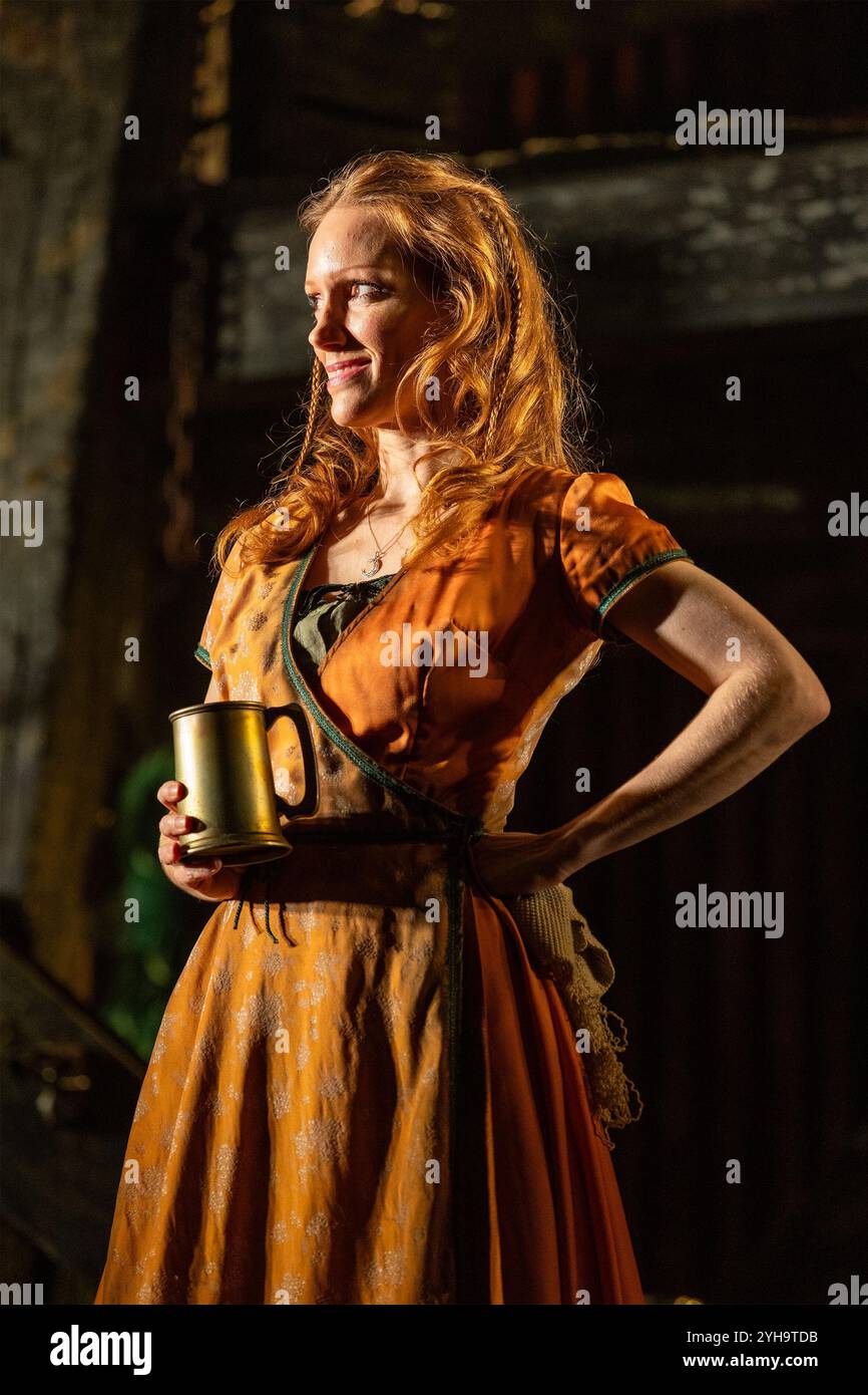 Clare Foster (Elowen Keene) in THE CURIOUS CASE OF BENJAMIN BUTTON at ...