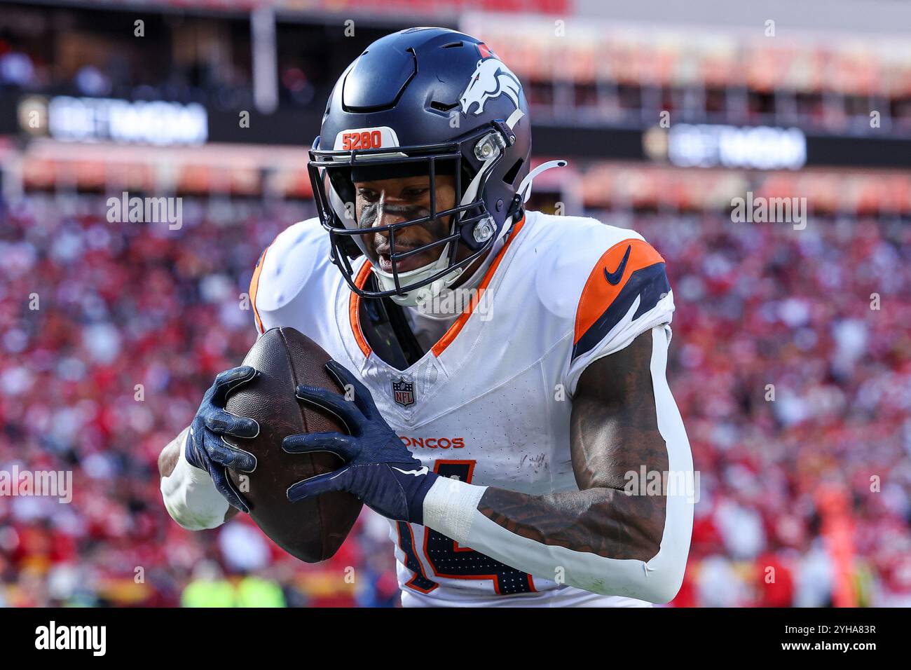 Mo sutton hi-res stock photography and images - Alamy