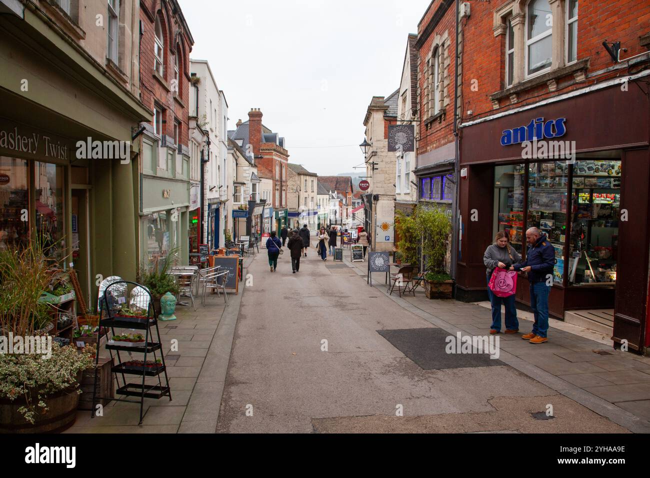 Stroud gloucestershire high street hi-res stock photography and images ...