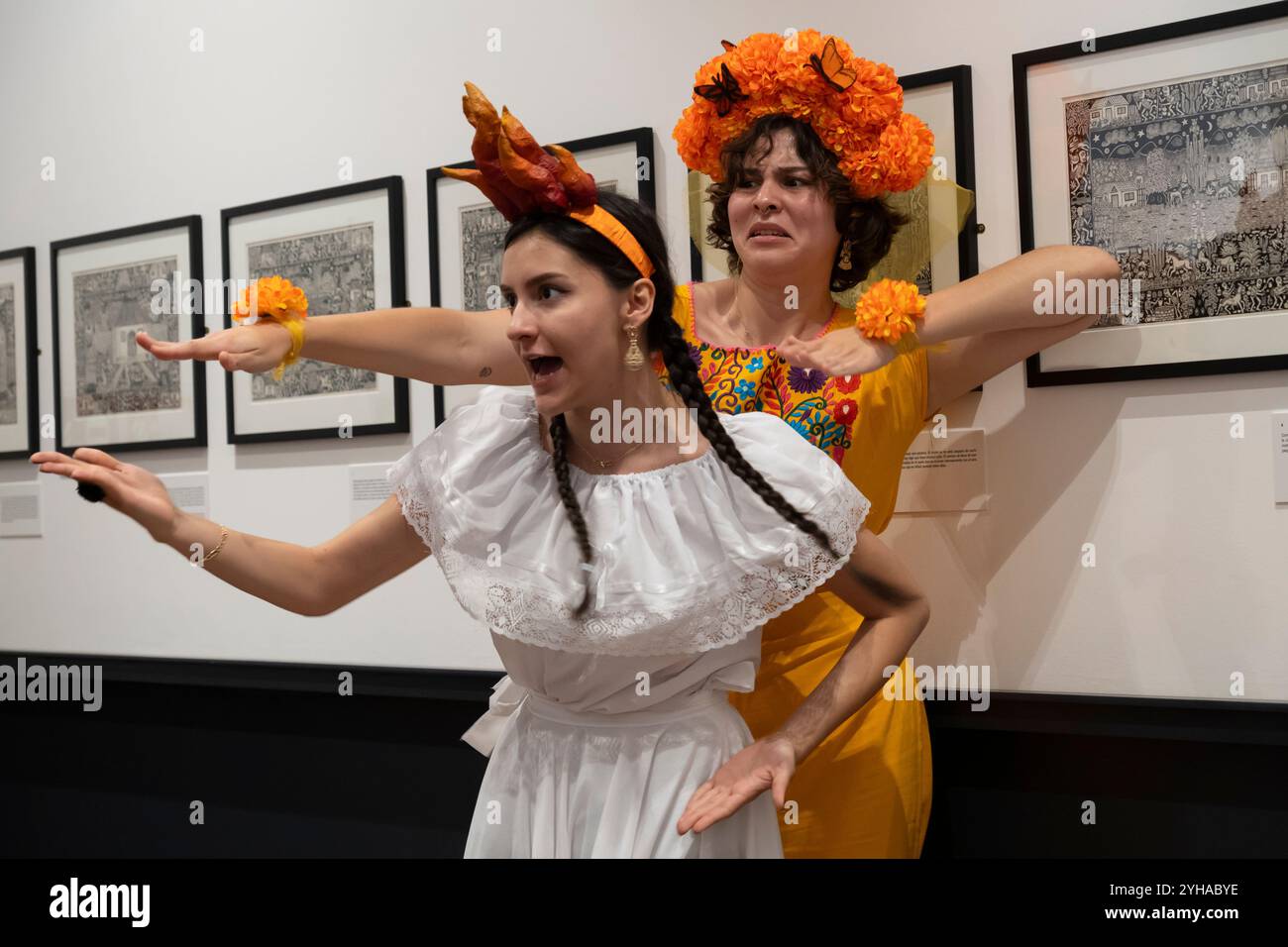 Tehuana costume hi-res stock photography and images - Alamy