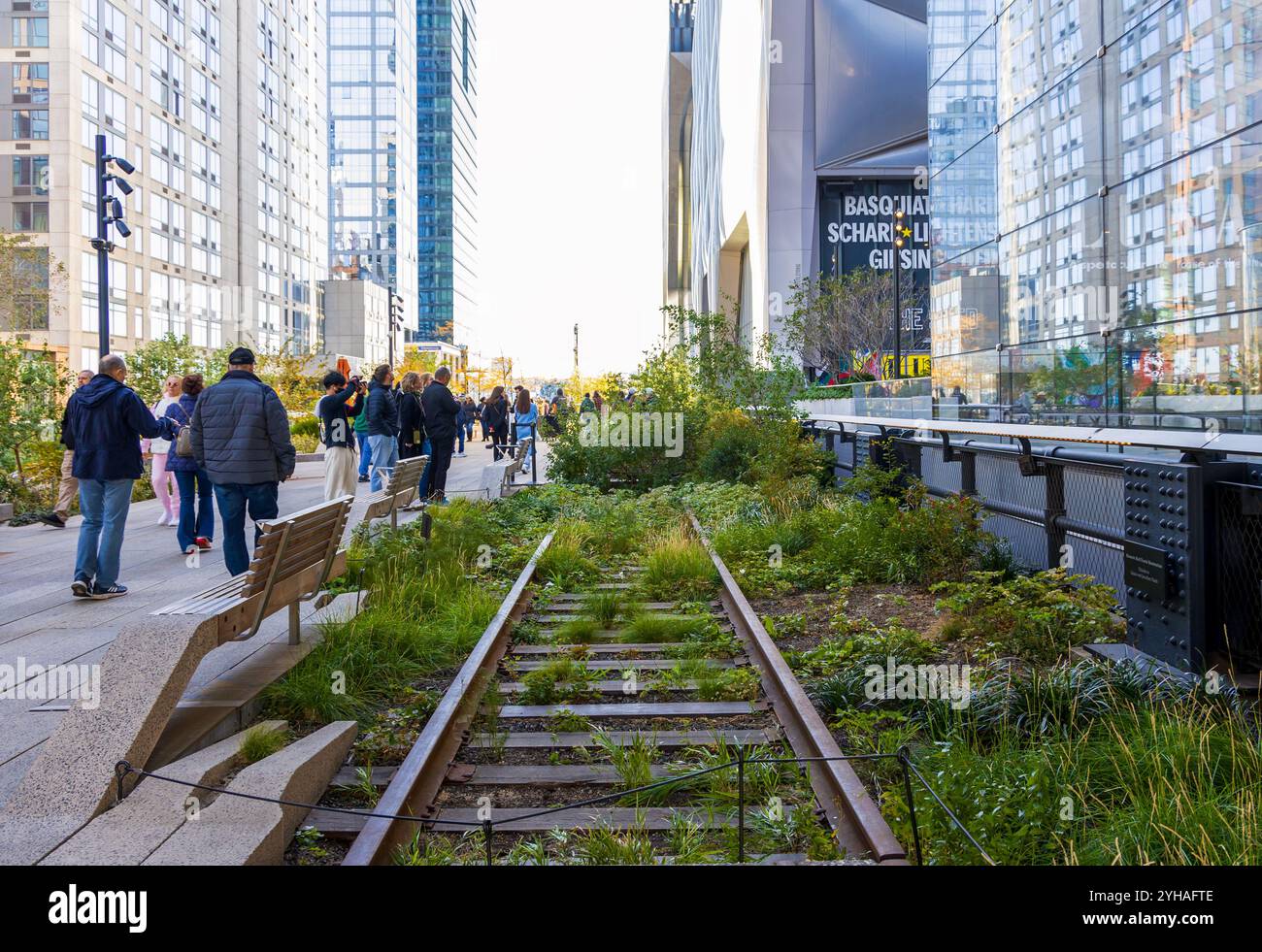High Line New York, a public park built on a historic freight rail line ...