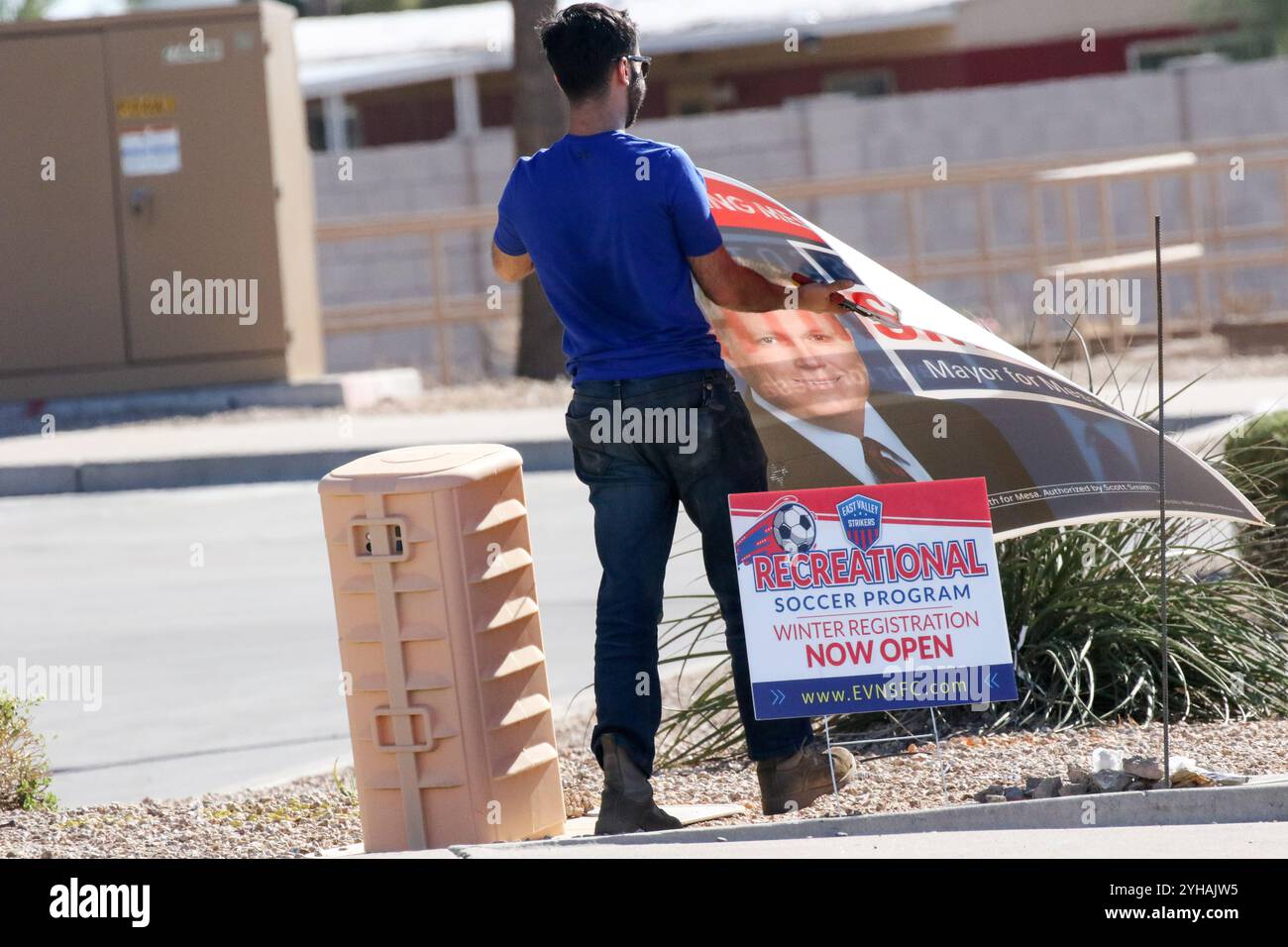 Mesa, USA. 10th Nov, 2024. Campaign signs are taken down from a busy ...