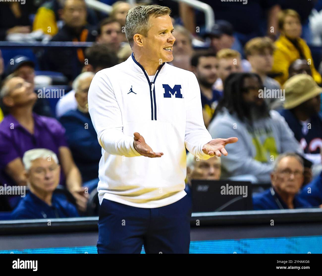 Lawrence First Horizon Arena. 10th Nov, 2024. Dust May is the head ...