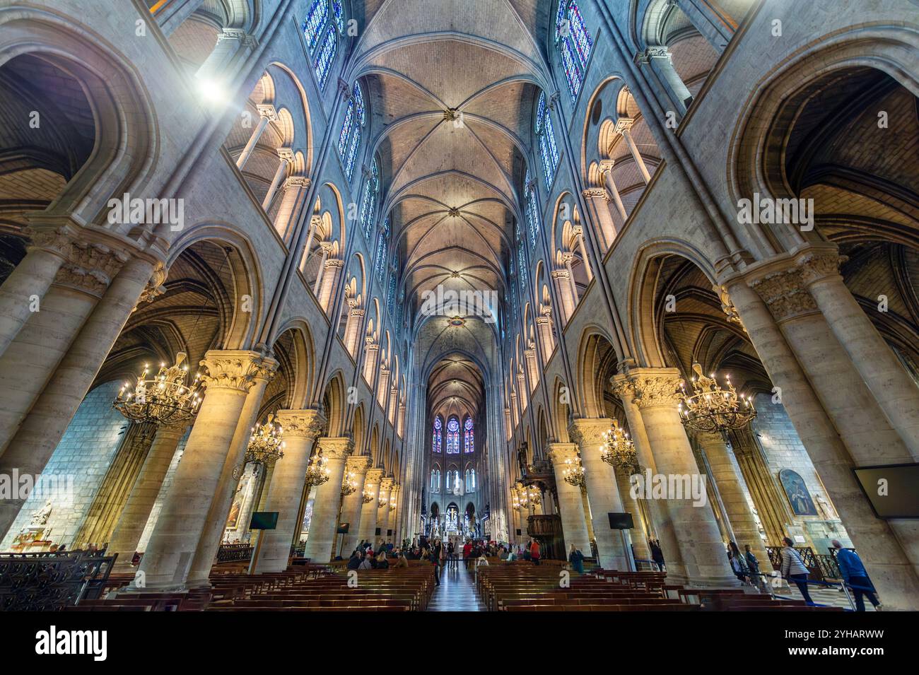 Notre Dame de Paris interior Stock Photo - Alamy