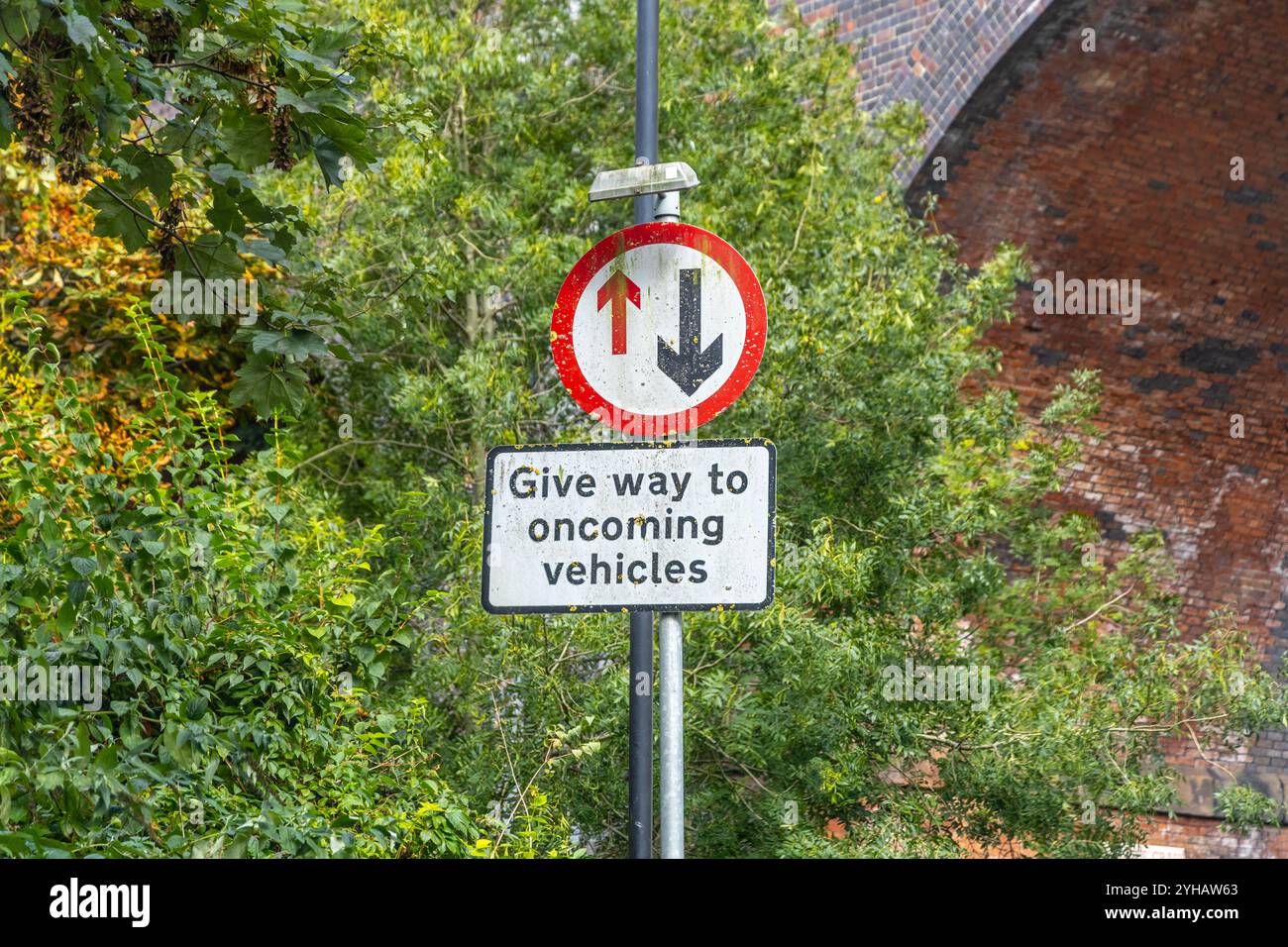 Give way and roundabout sign hi-res stock photography and images - Alamy