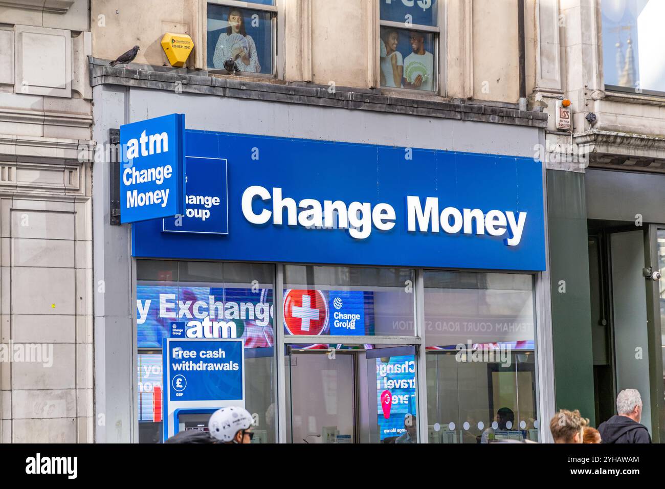 International money exchange storefront hi-res stock photography and ...