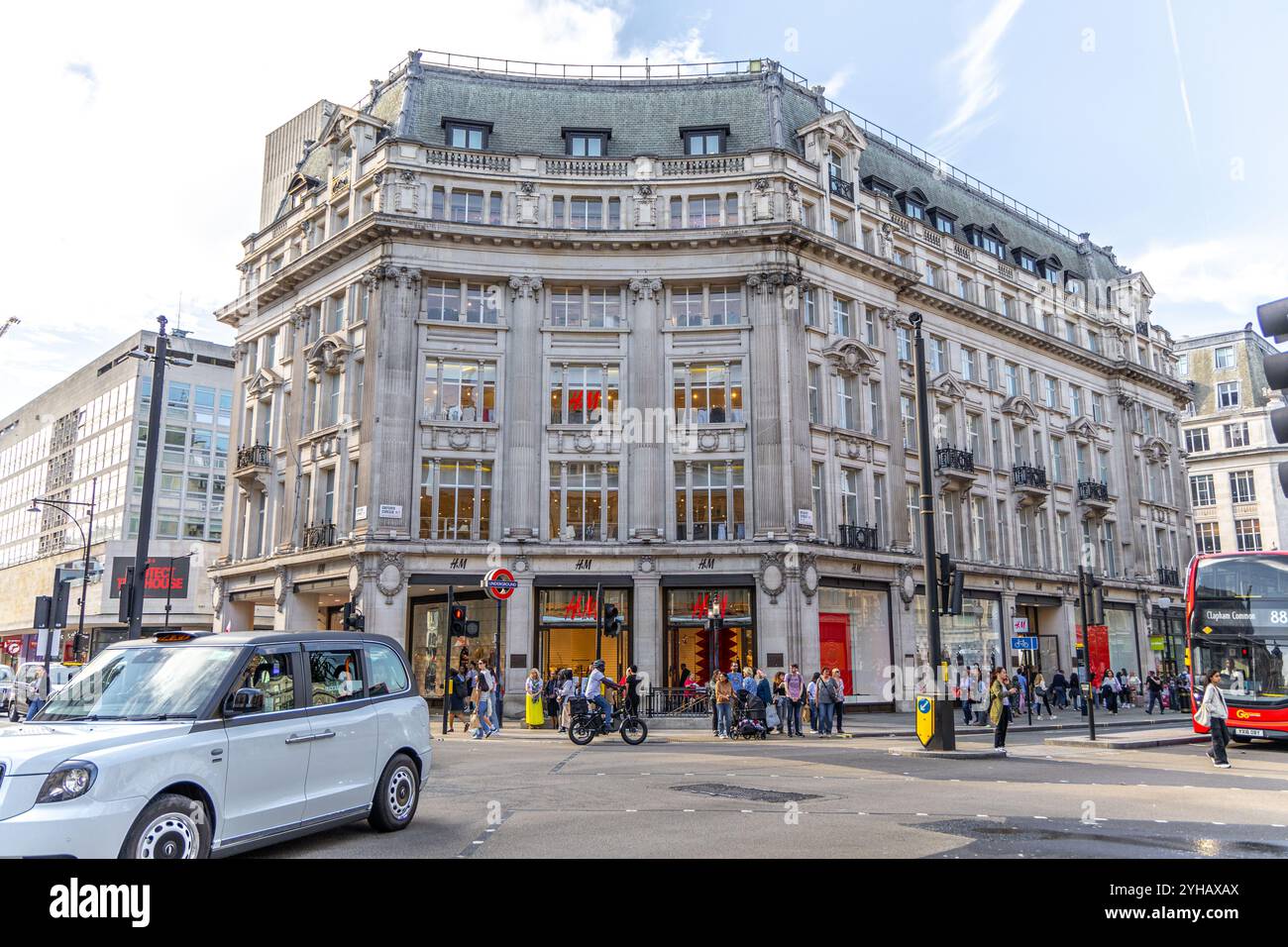 London, UK- September 19, 2024: Elegant Historical Building on Bustling ...