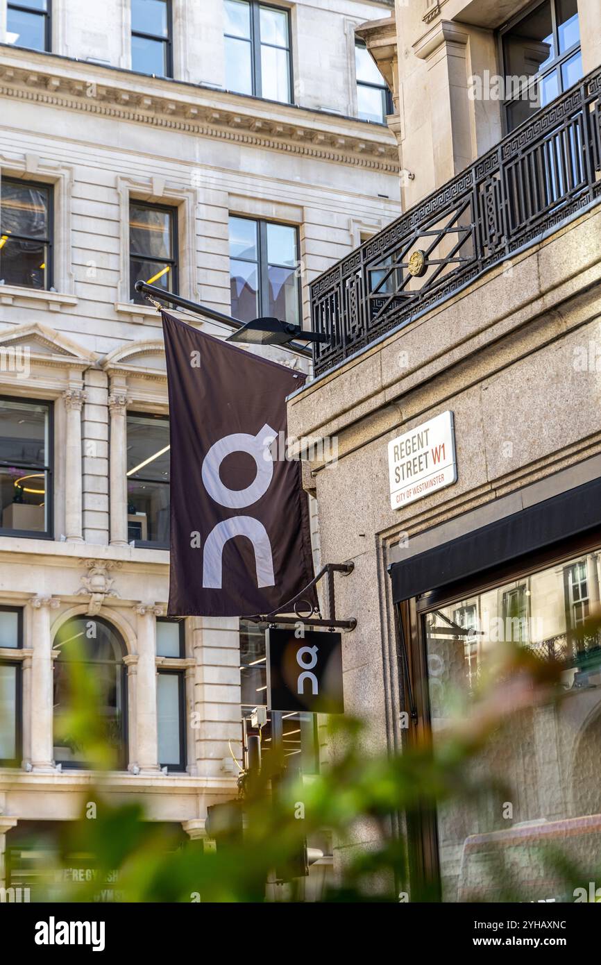 Cloudflyer hi-res stock photography and images - Alamy