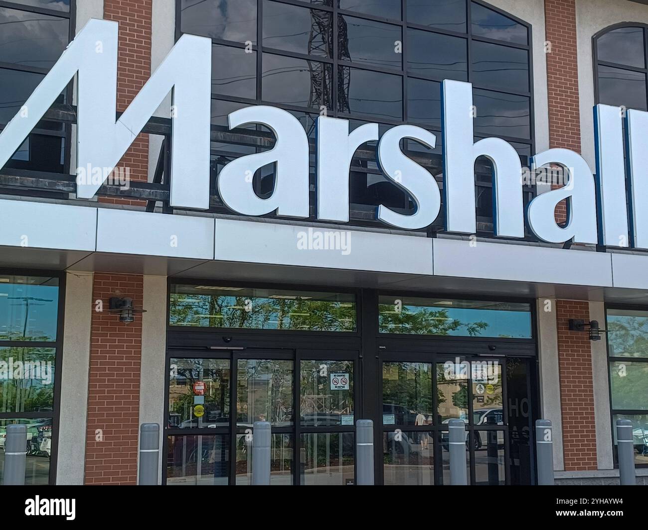 Marshalls department store sign hi-res stock photography and images - Alamy
