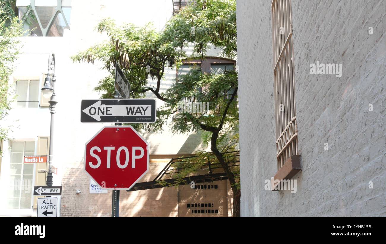 New York City oneway crossroad, Minetta street intersection one way ...
