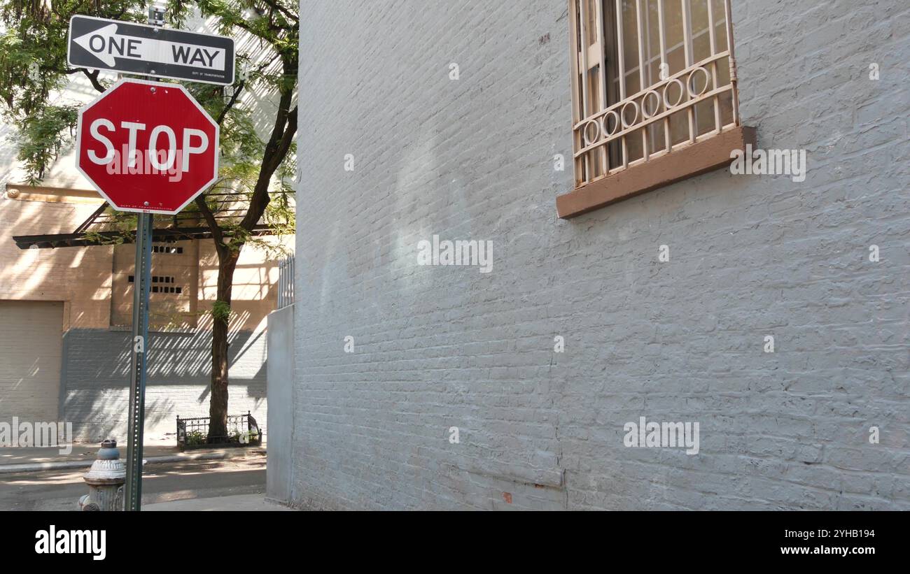 New York City oneway crossroad, Minetta street intersection one way ...