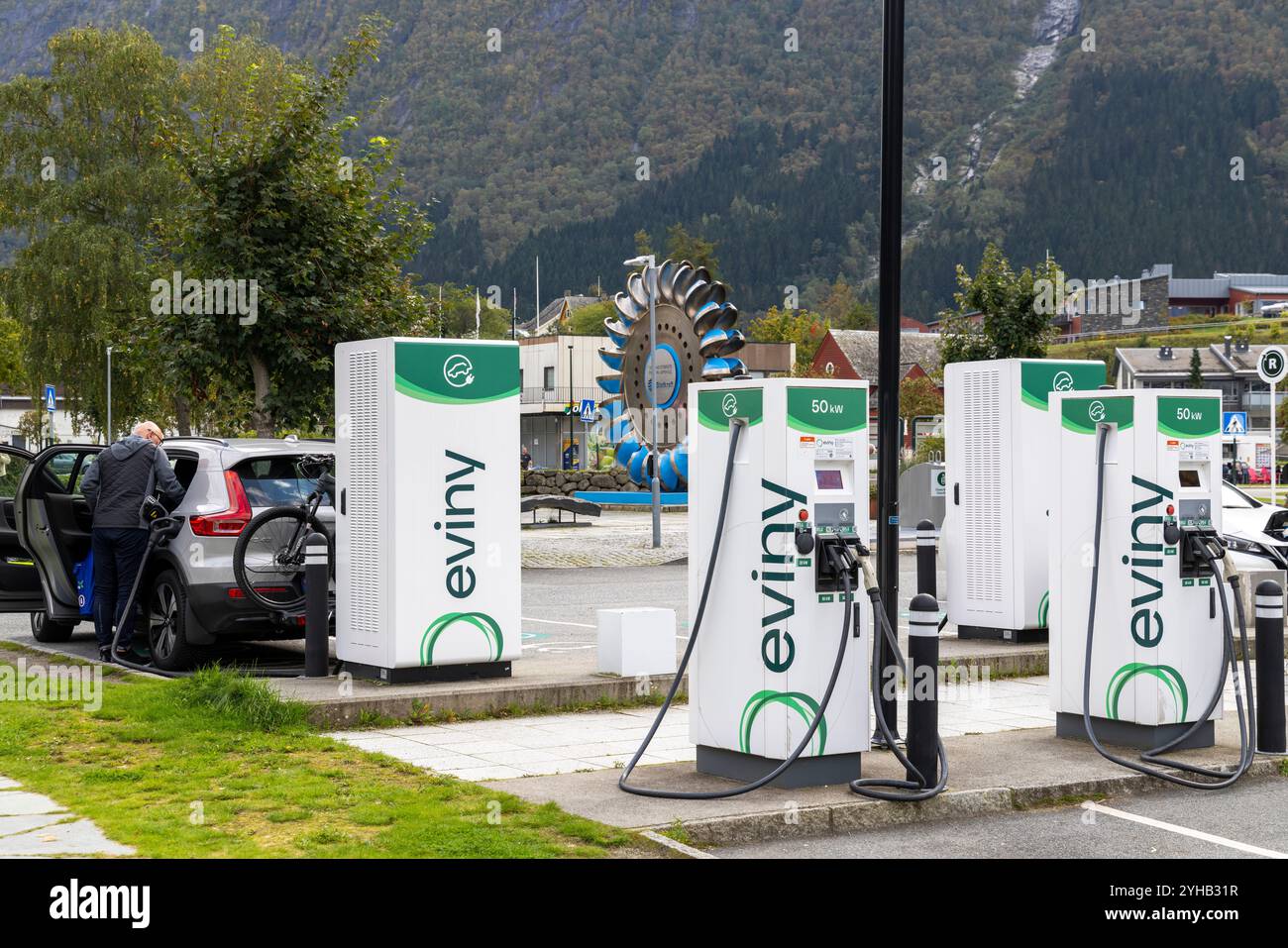 Suv electric vehicle charging hi-res stock photography and images - Alamy