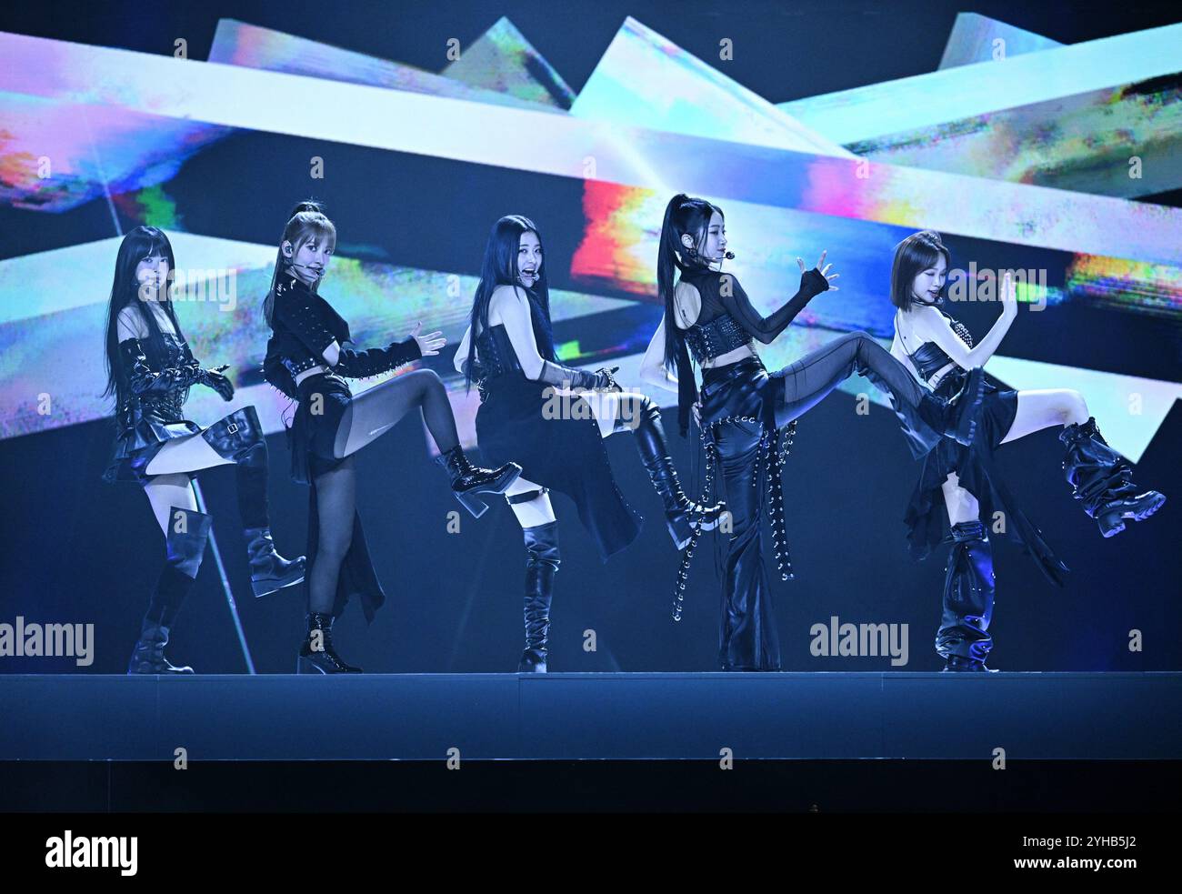 Lesserafim hi-res stock photography and images - Alamy