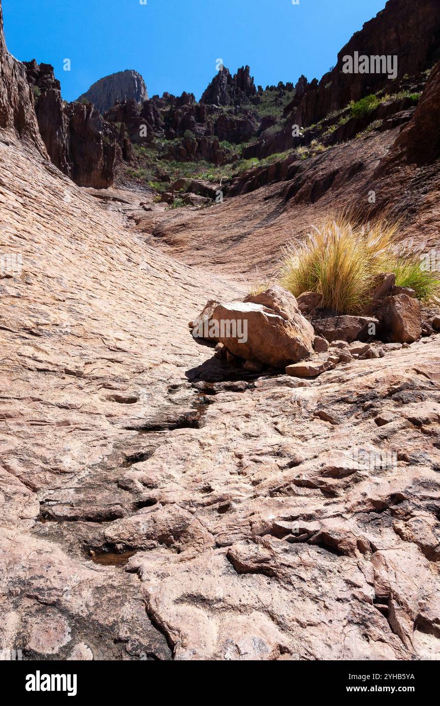 The Flatiron peak rising high above Siphon Draw in the Superstition ...