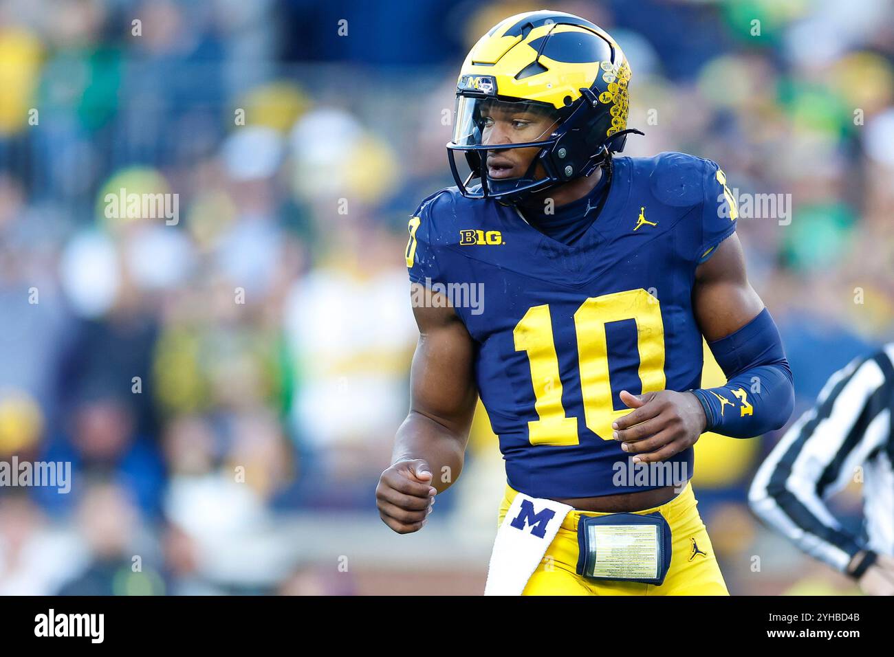 Ann Arbor, United States. 02nd Nov, 2024. Alex Orji #10 of the Michigan ...