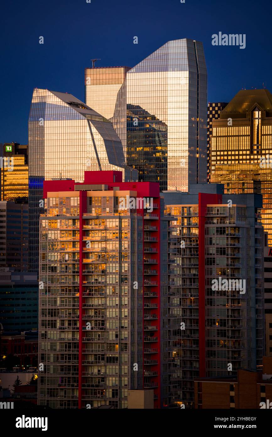 Street scene in downtown calgary hi-res stock photography and images ...