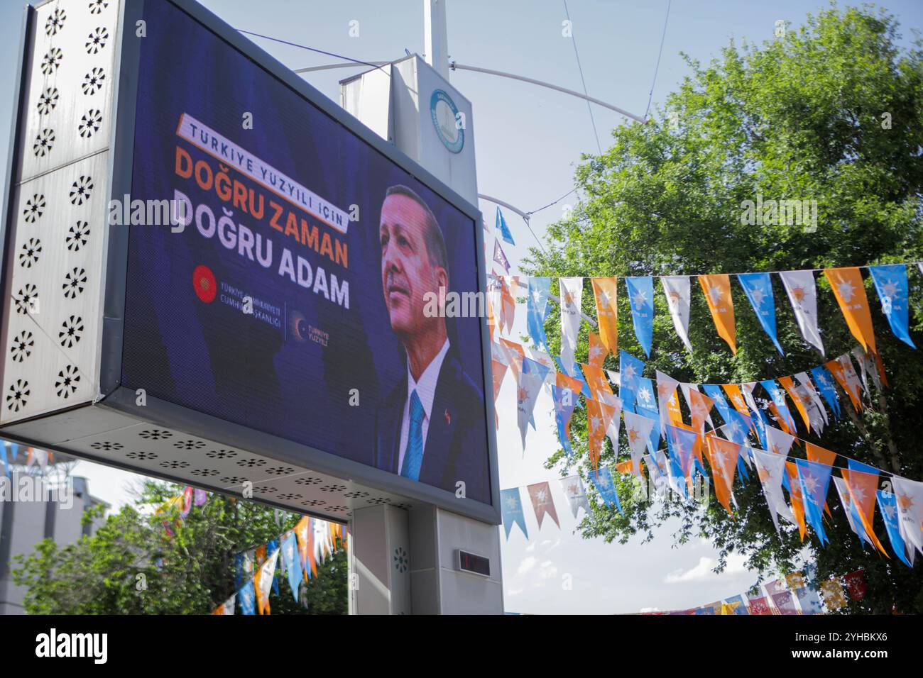 Two round electoral system hi-res stock photography and images - Alamy