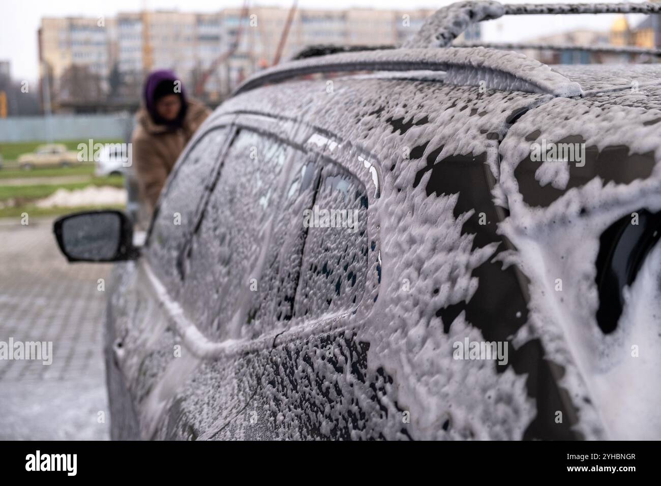 Suv being washed car hi-res stock photography and images - Alamy