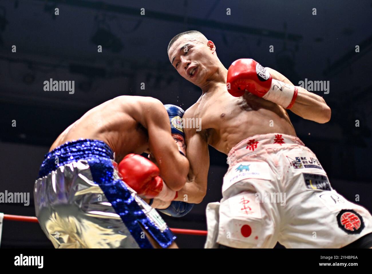 Riku Masuda (red gloves) and Yoshihiro Utsumi (blue gloves) compete during their the Japanese ...