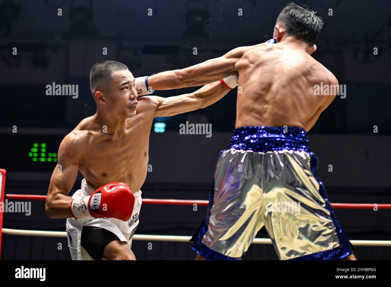 Riku Masuda (red gloves) and Yoshihiro Utsumi (blue gloves) compete during their the Japanese ...