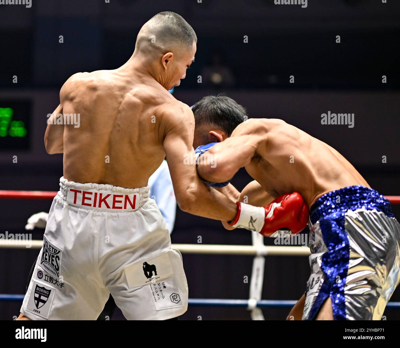 Riku Masuda (red gloves) and Yoshihiro Utsumi (blue gloves) compete during their the Japanese ...
