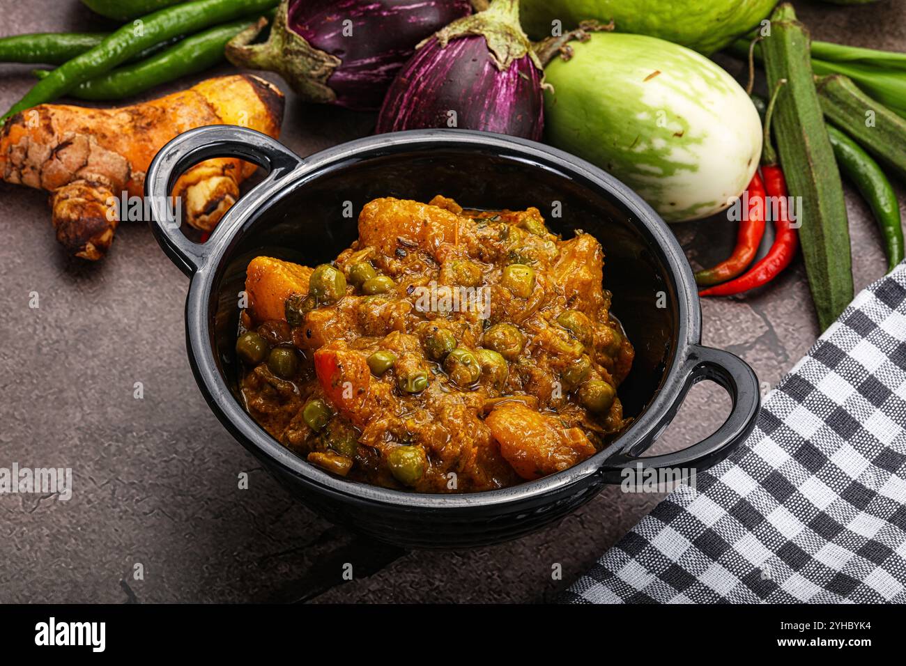 Indian traditional cuisine Aloo mutter - potato with green peas Stock ...