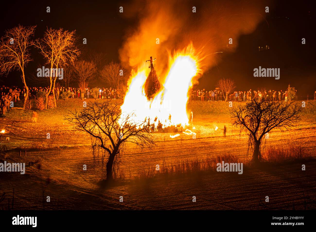 Ancient Christmas traditions in Friuli. Pignarul, Epiphany fires and ...