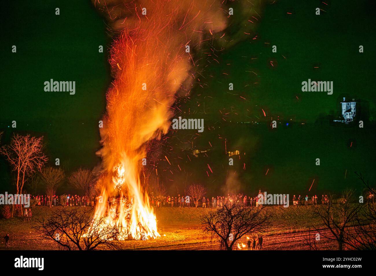Ancient Christmas traditions in Friuli. Pignarul, Epiphany fires and ...