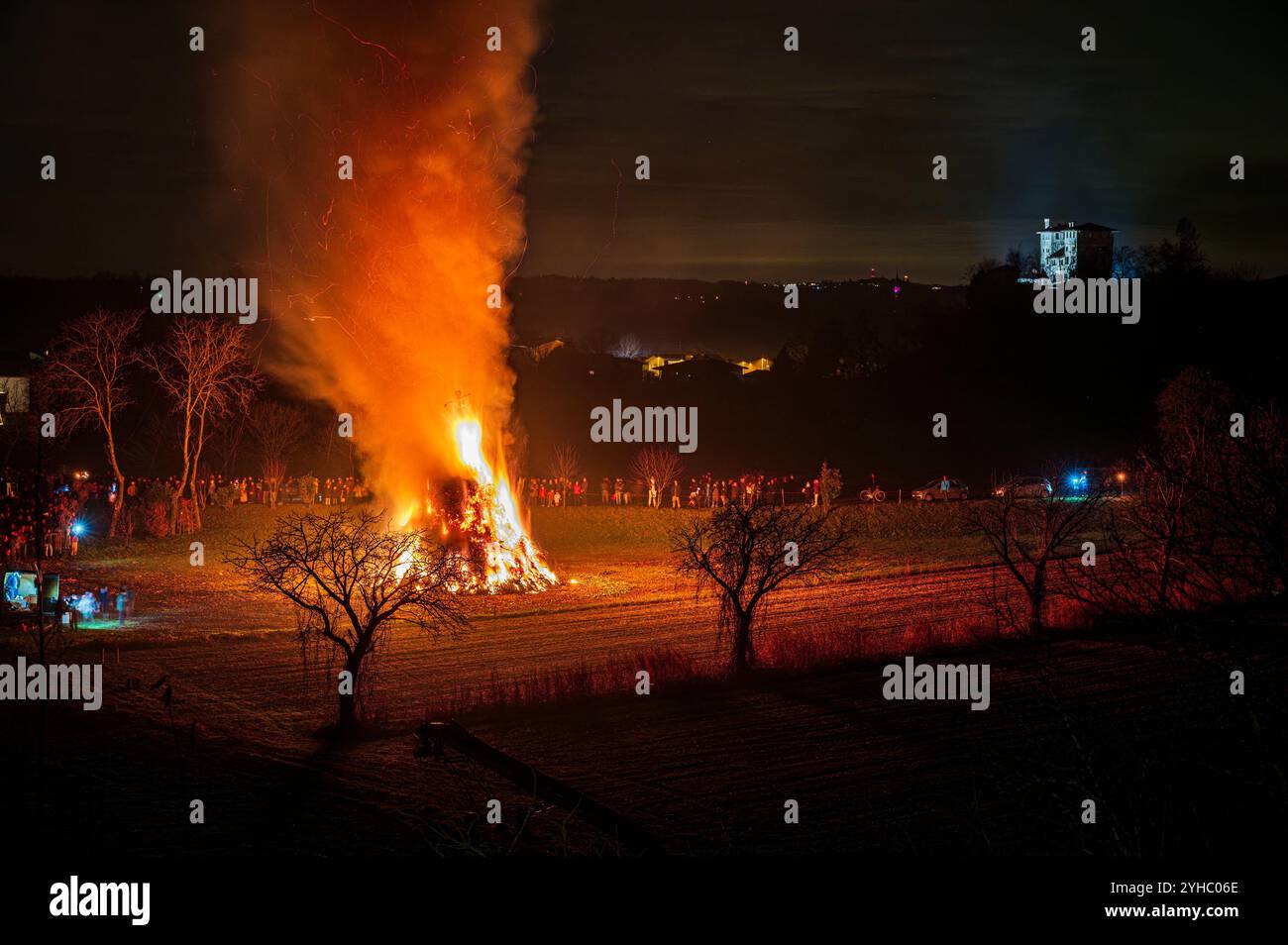 Ancient Christmas traditions in Friuli. Pignarul, Epiphany fires and ...