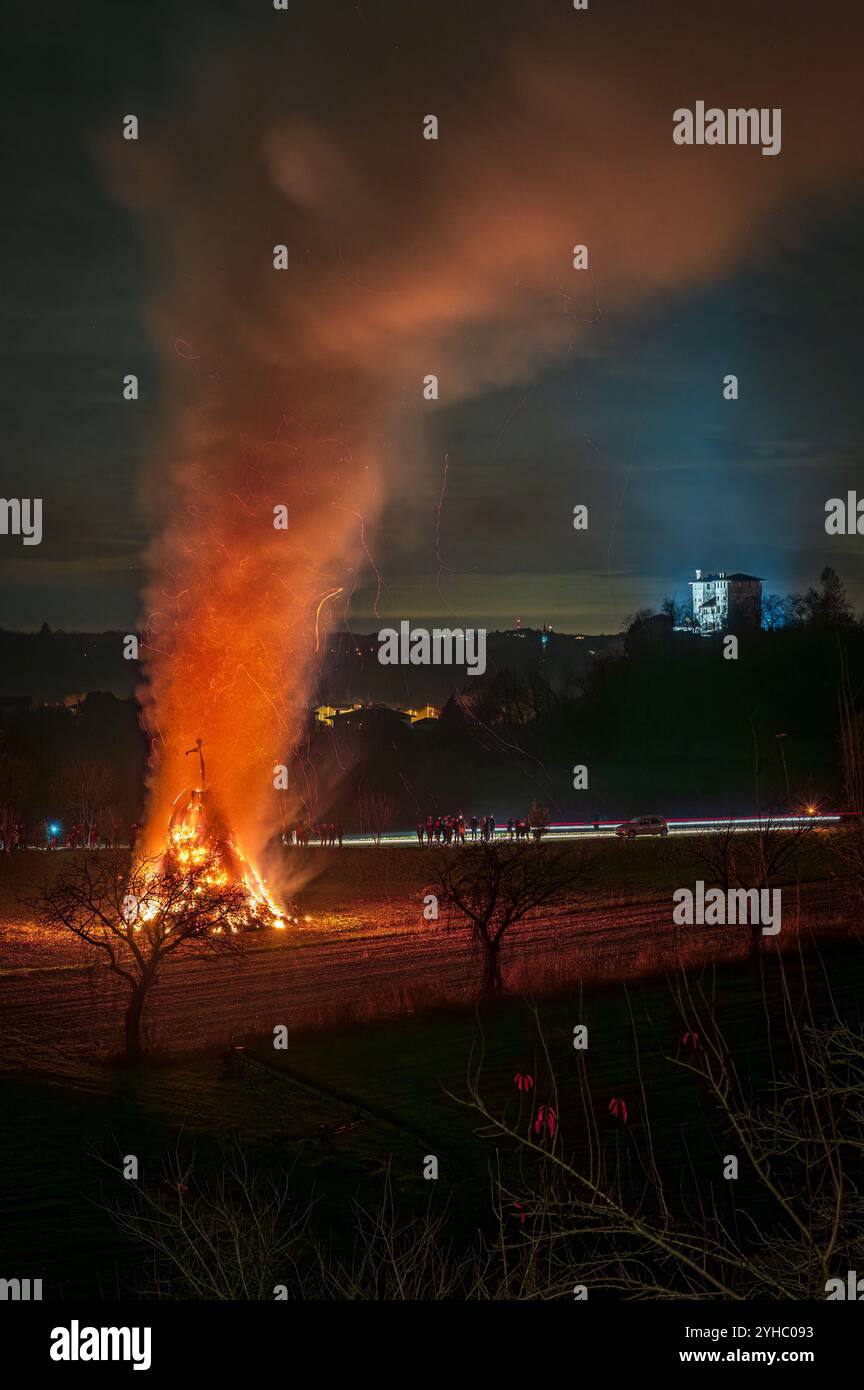 Ancient Christmas traditions in Friuli. Pignarul, Epiphany fires and ...