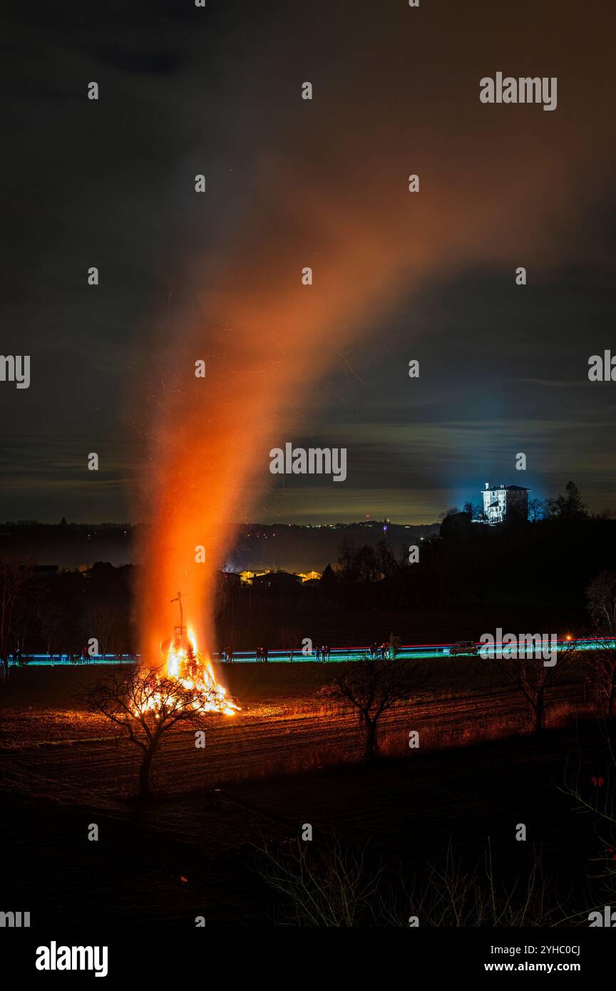 Ancient Christmas traditions in Friuli. Pignarul, Epiphany fires and ...