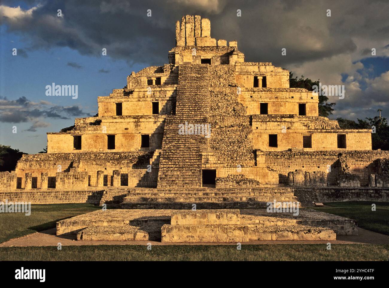 Edificio de los Pisos, Gran Acropolis, Mayan ruins archaeological site ...