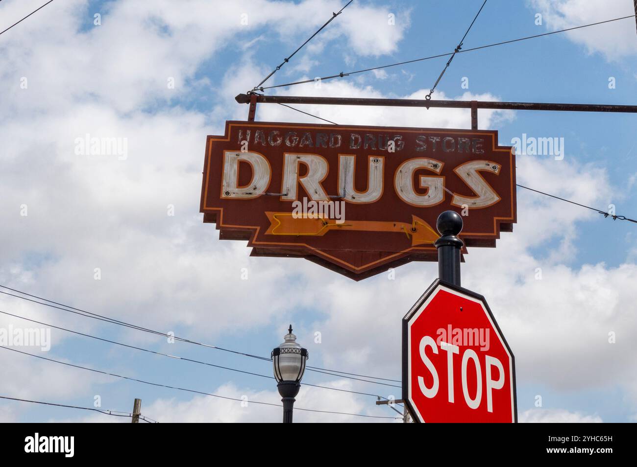 Drugs warning sign hi-res stock photography and images - Alamy