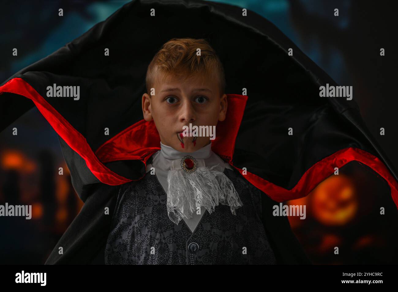 Child dressed up as a vampire hi-res stock photography and images - Alamy