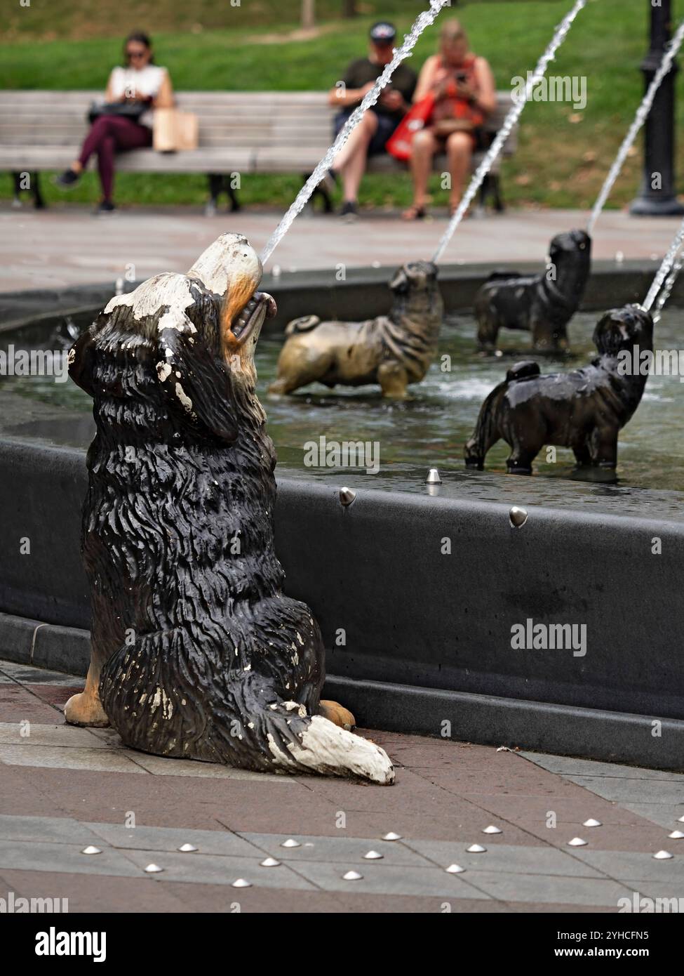 Dog sculptures water fountain hi-res stock photography and images - Alamy