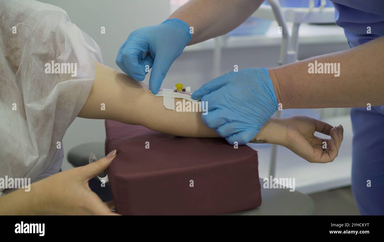 Intravenous anesthesia. The doctor injects the patient into a vein ...