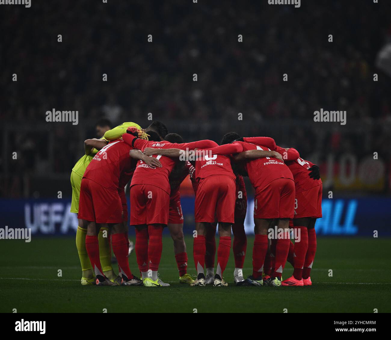 MUNICH, GERMANY - NOVEMBER 6: team huddle of S.L. Benfica during the ...