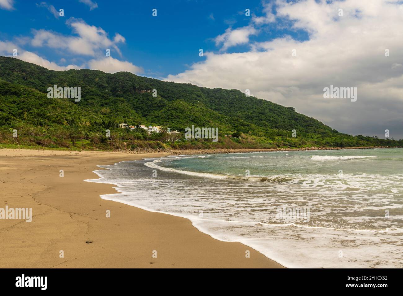 Jialeshuei Beach, waves on the beach at Kenting, Manzhou, Pingtung ...