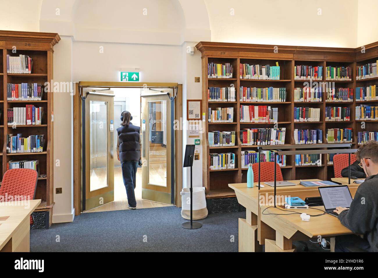 Internal view of the library at Reuben College, Oxford, UK Stock Photo ...