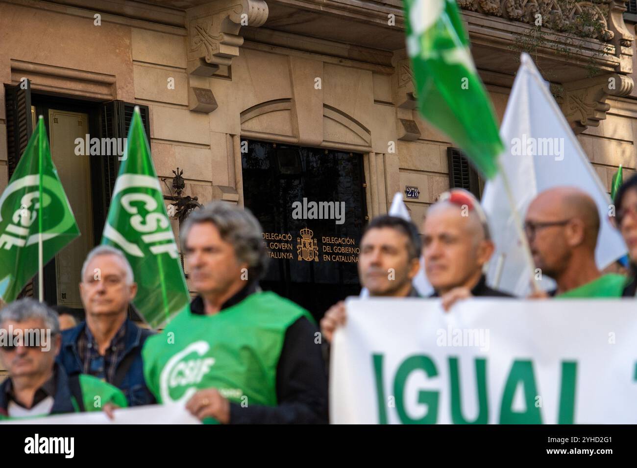 Unions of civil servants protest in front of all Spanish government ...