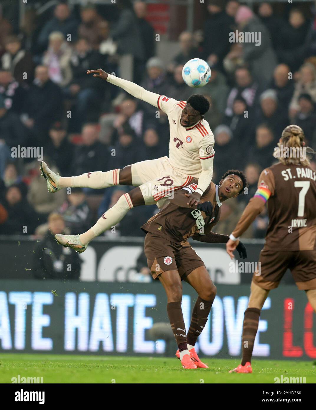 HAMBURG, GERMANY - NOVEMBER 09: Alphonso Davies of FC Bayern Muenchen ...