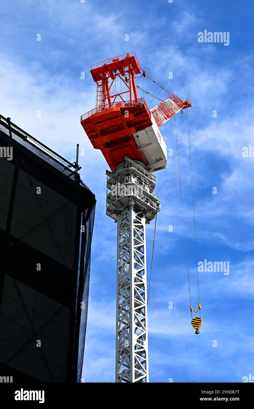 Crane construction japan hi-res stock photography and images - Alamy