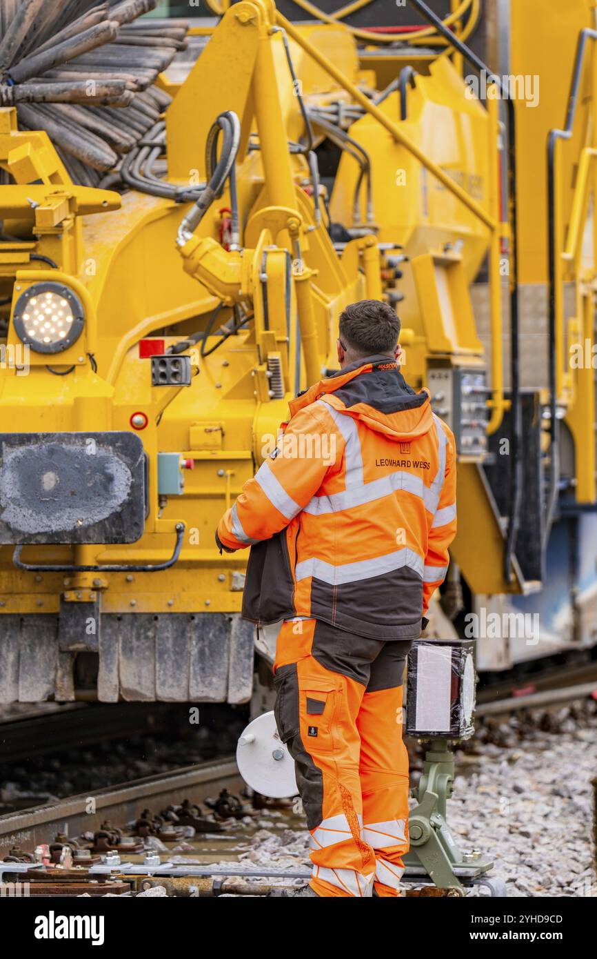 Railway worker in yellow uniform hi-res stock photography and images ...