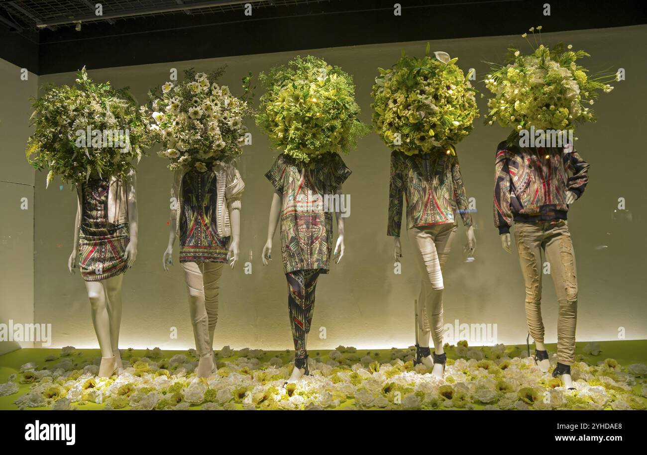 Department store mannequins hi-res stock photography and images - Alamy